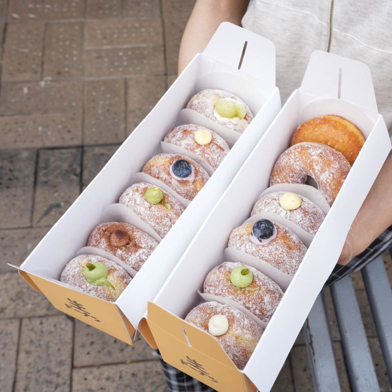 【台南國華街】超人氣「Born Donut生甜甜圈專門店」日本爆餡生甜甜圈，頂級十勝奶霜製作，口感超柔軟一咬就爆漿！ - 台南女孩凱莉吃透透