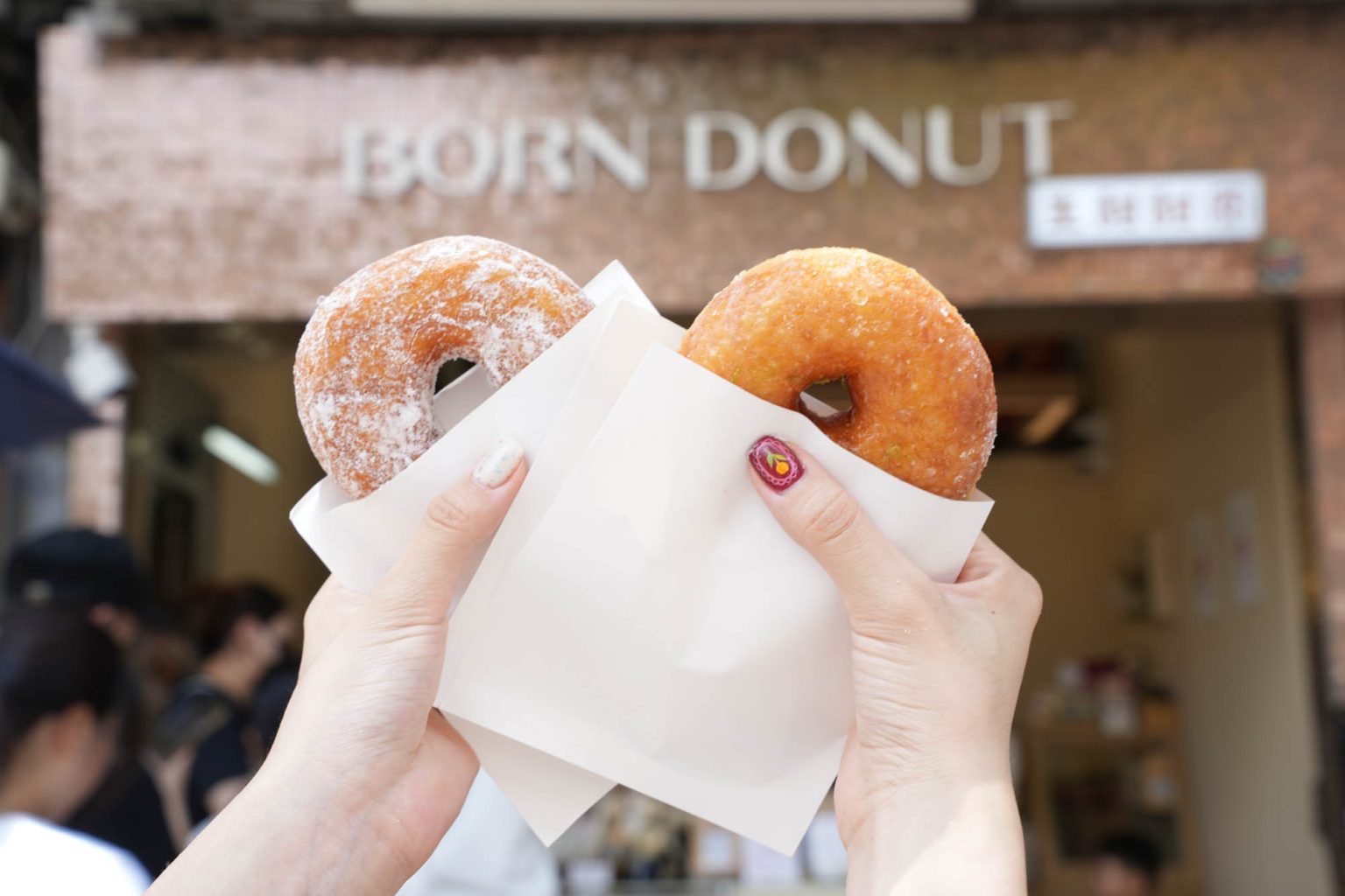 【台南國華街】超人氣「Born Donut生甜甜圈專門店」日本爆餡生甜甜圈，頂級十勝奶霜製作，口感超柔軟一咬就爆漿！ - 台南女孩凱莉吃透透